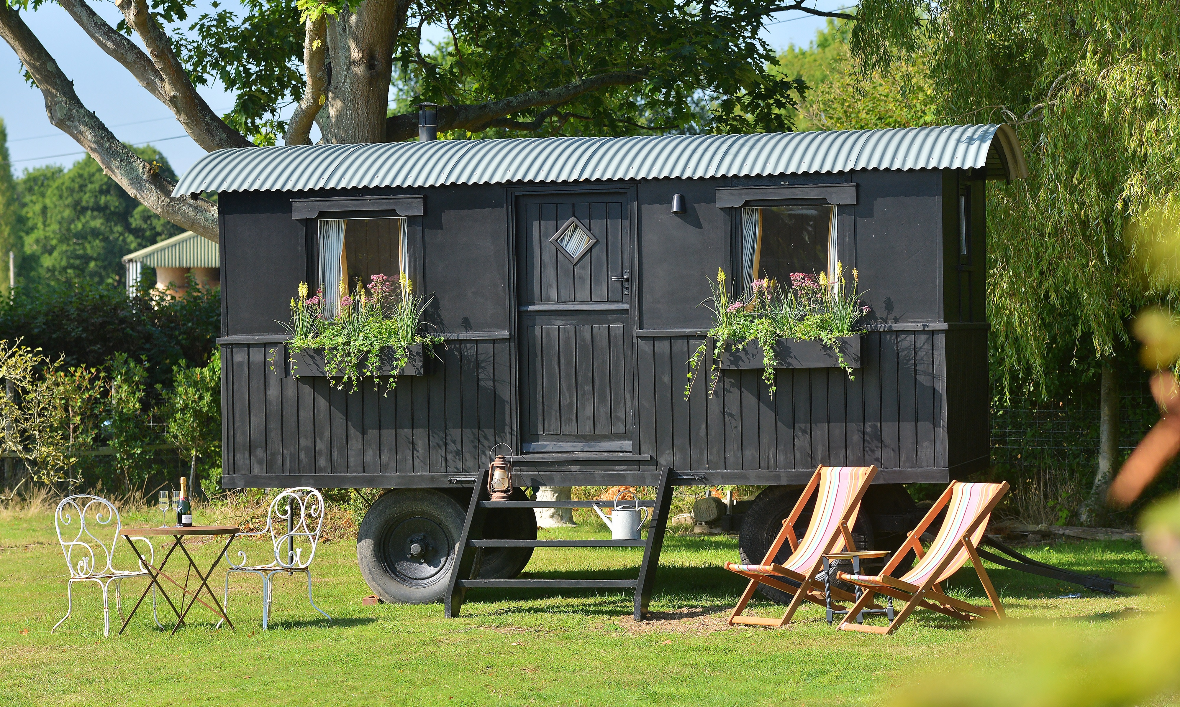 Lot 132 - 2017 Shepherds Hut by Artisan Shepherds Huts